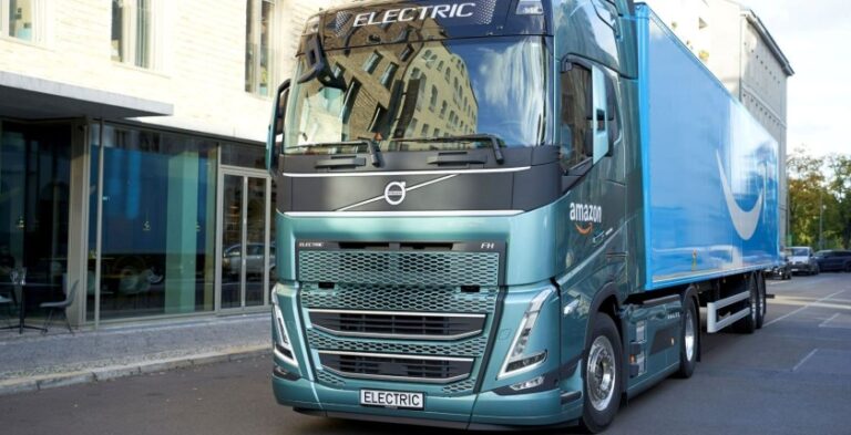 Volvo Trucks to deliver first electric truck to Singapore - Scandasia