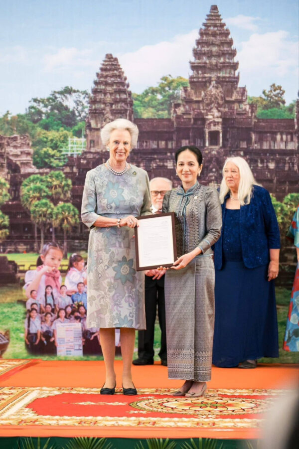 Cambodian First Lady receives award named after Danish Princess - Scandasia
